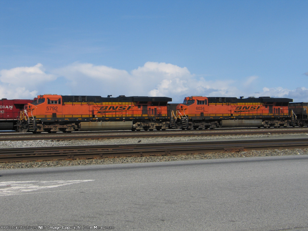 BNSF 5792